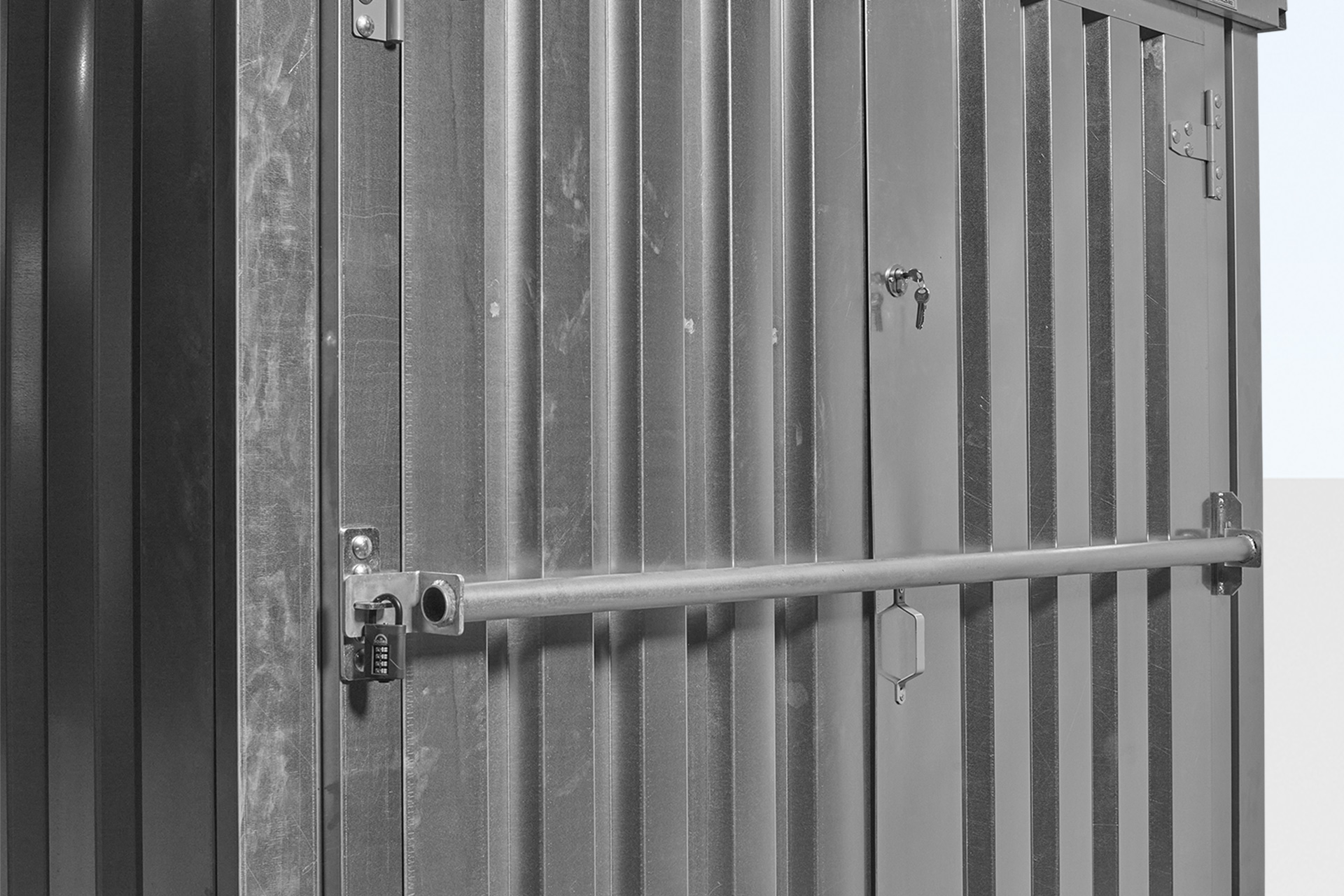 Locking Bar for Flat Pack Store | Portable Space